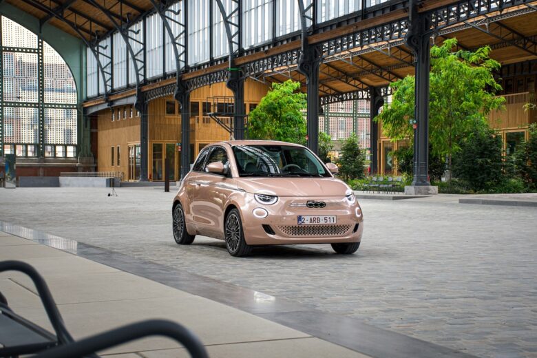 Incentivi auto 2024, lievitano i bonus: 2.000 euro per l'usato