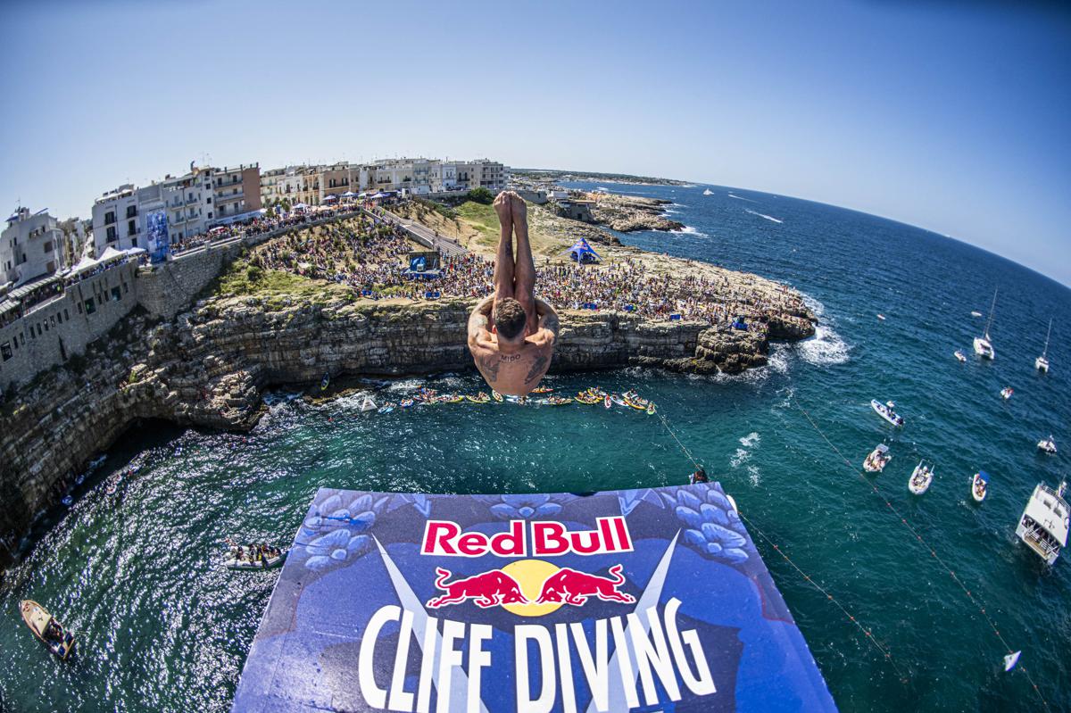 Red Bull Cliff Diving World Series 2025 torna a Polignano a Mare