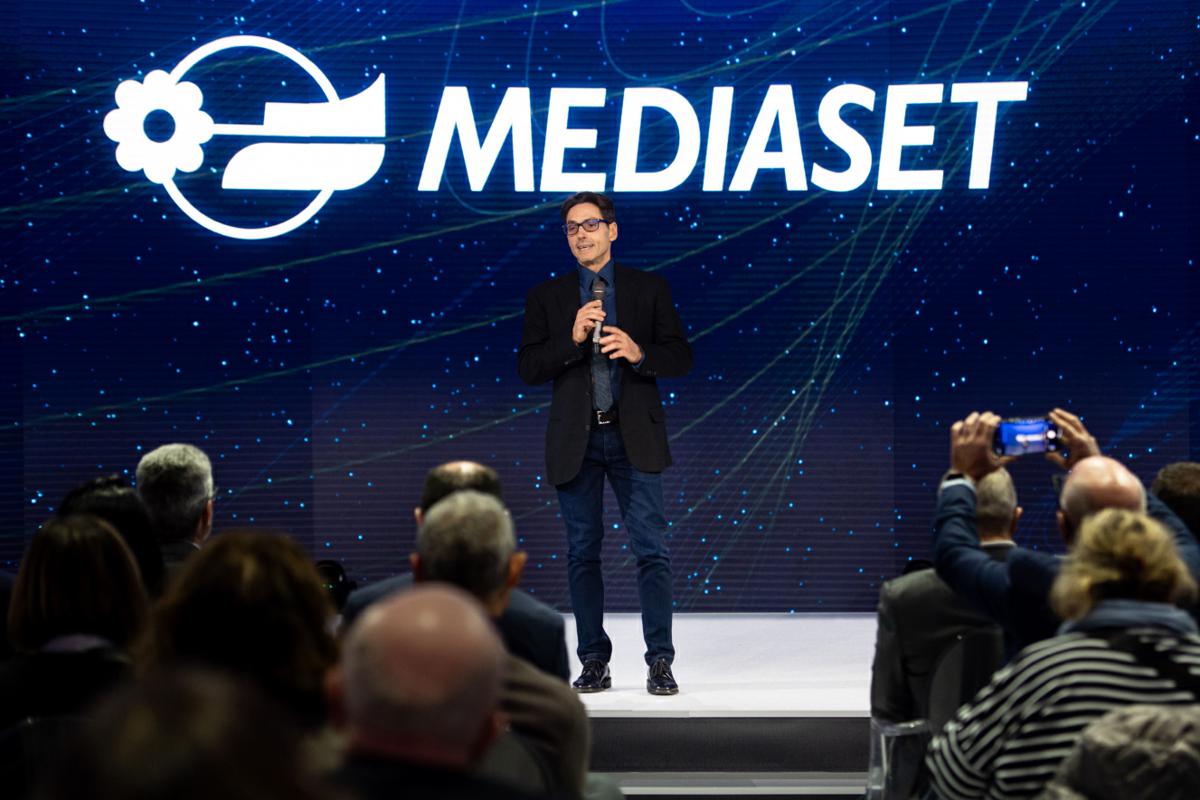 Mediaset alla ricerca di un giornalista di sinistra e il 12 giugno nell ...
