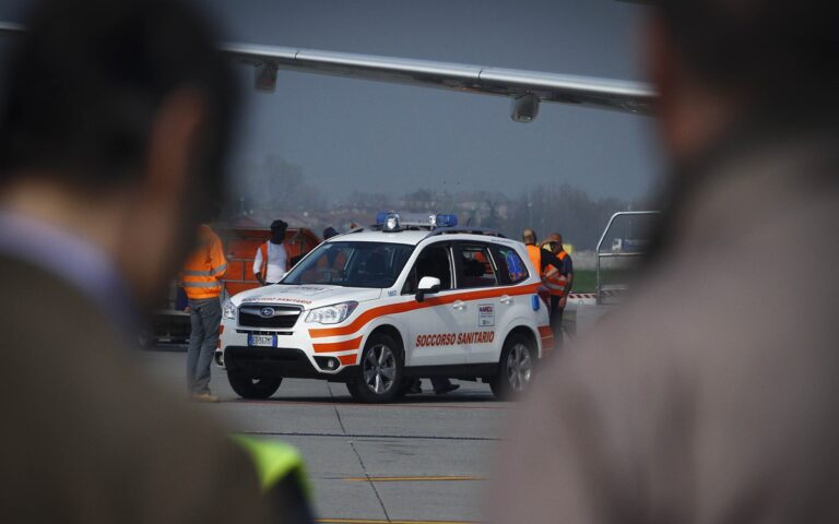 Tragedia ad Orio al Serio, uomo risucchiato dal motore di un aereo in ...