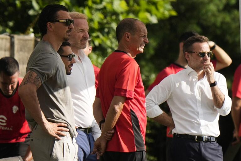 Milan, lite Allegri-Ibrahimovic: Tare costretto a separarli