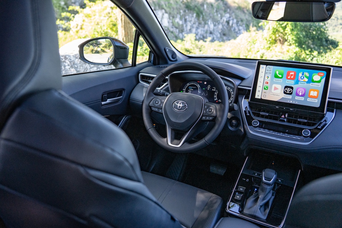 Toyota Corolla Cross 2025: Full Hybrid, AWD-i e nuova GR SPORT